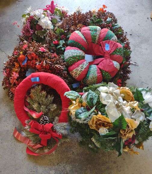 Assorted holiday wreaths - Metzger Property Services LLC