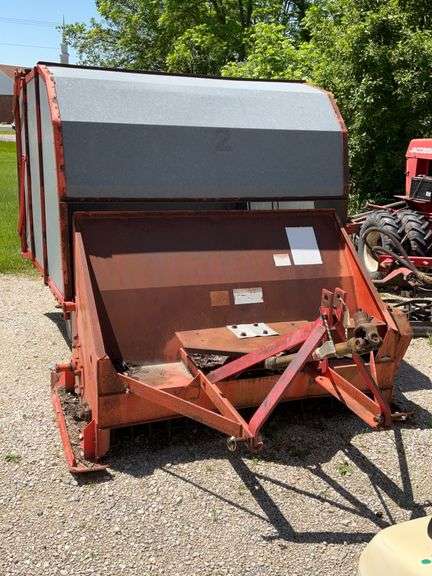 Jacobsen Model 720 sweeper - Metzger Property Services LLC