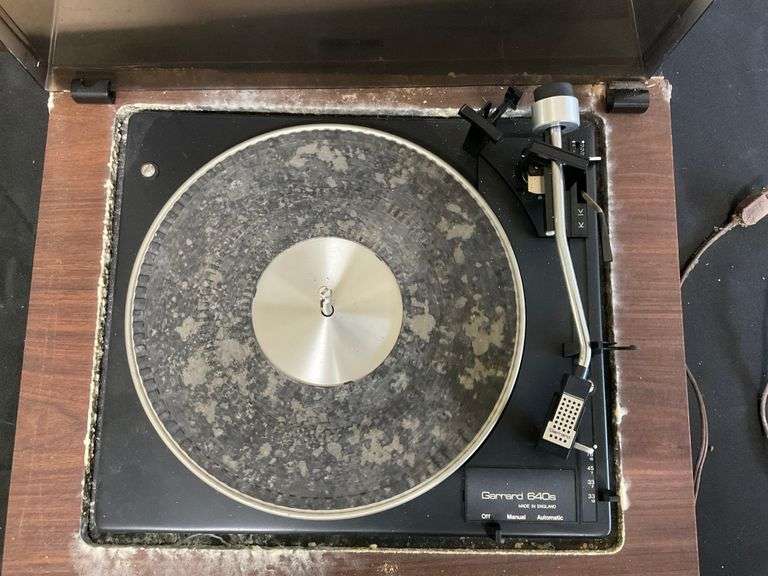 Garrard Vintage record player and Zenith vintage radio - Metzger ...