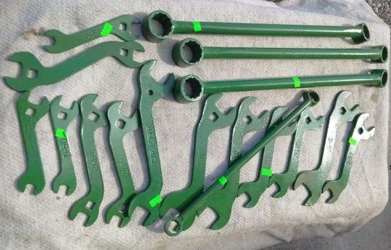 John Deere wrench assortment - Metzger Property Services LLC