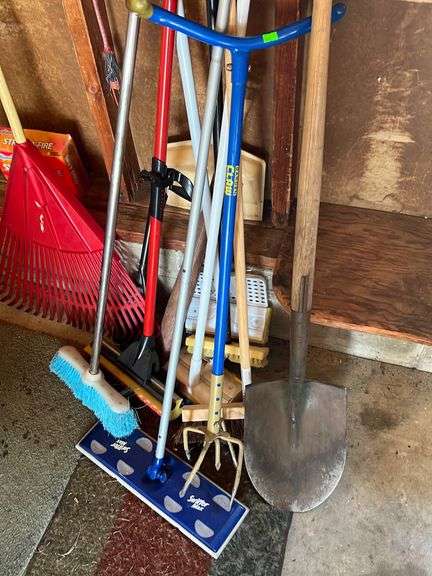 Garden claw, shovel, broom, Rake , miscellaneous - Metzger Property ...