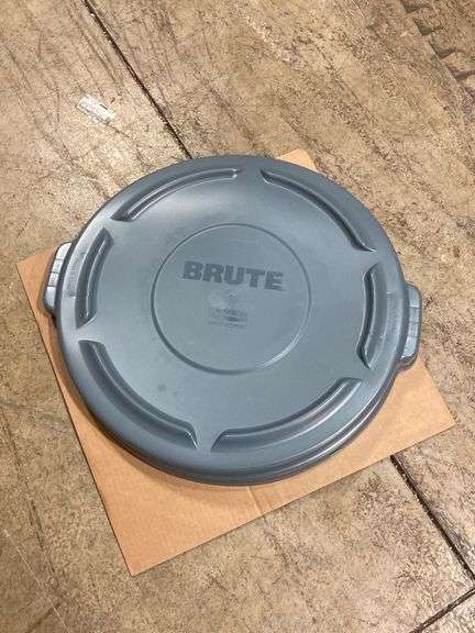 3-Rubbermaid Brute Trash Bin Lid 20” - Metzger Property Services LLC