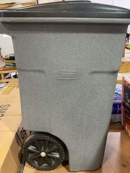 Totes 48 Gal garbage can - Metzger Property Services LLC