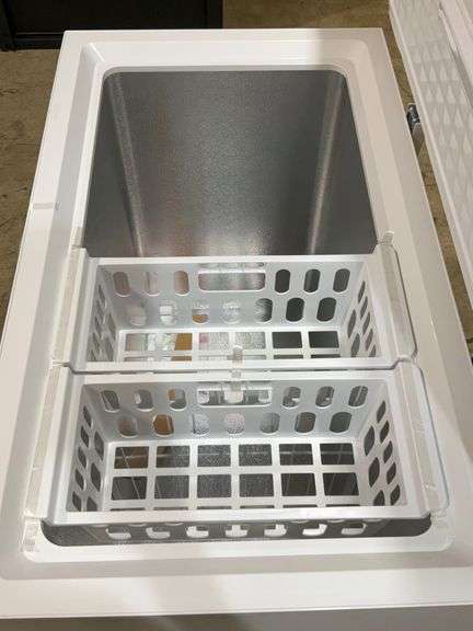 Magic Chef Chest Freezer 7.0 cu.ft. Damaged on corner and side ...