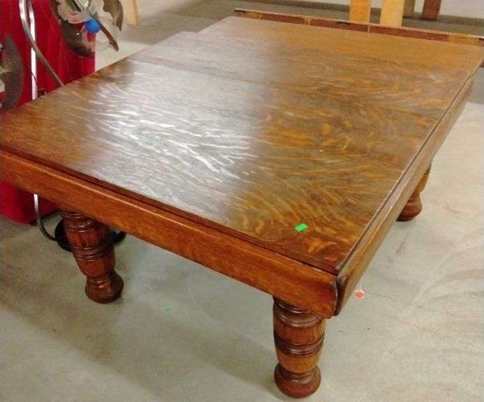 Pull up leaf tiger oak table 40x44x29 - Metzger Property Services LLC