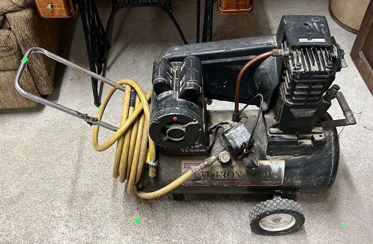 Campbell Hausfeld air compressor, cast-iron, 4 hp 13-gallon with hose ...