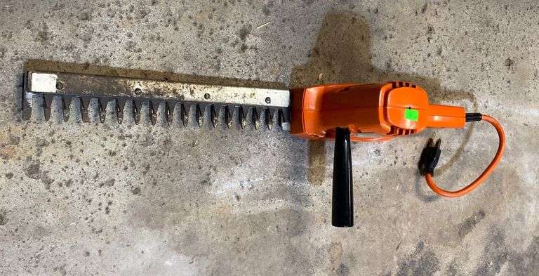 Black & Decker U-172 Utility Shrub & Hedge Trimmer - Electric - Metzger Property Services LLC