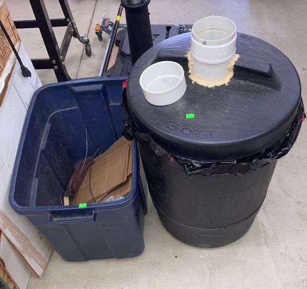 Tote w/ Goth Trash Can - Metzger Property Services LLC