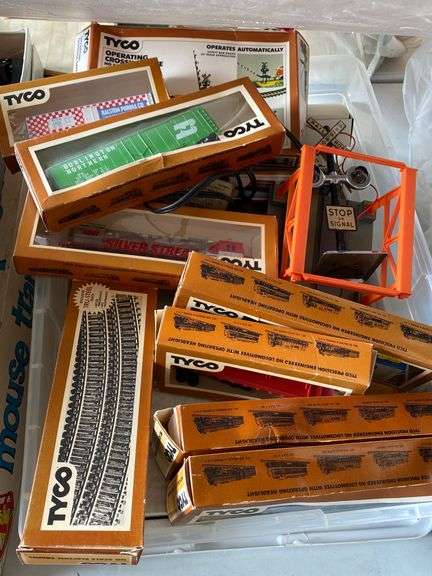 Tyco Track layout expander and train cars - Metzger Property Services LLC