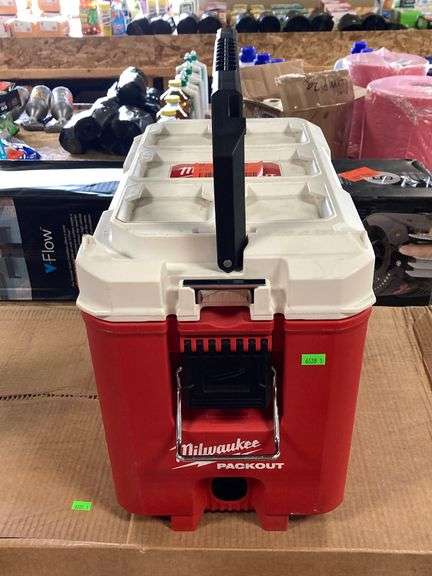 Milwaukee Packout 10 in. Red 16 qt. Compact Cooler - Metzger Property ...