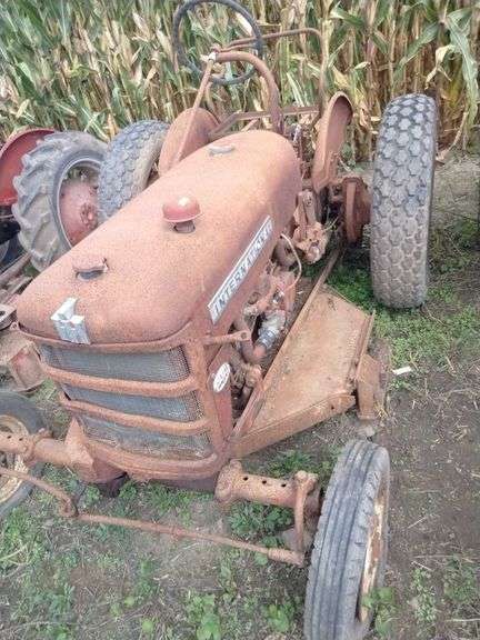 International Cub lowboy - Metzger Property Services LLC