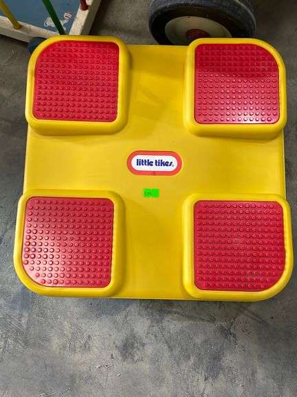 Little Tikes Lego table - Metzger Property Services LLC