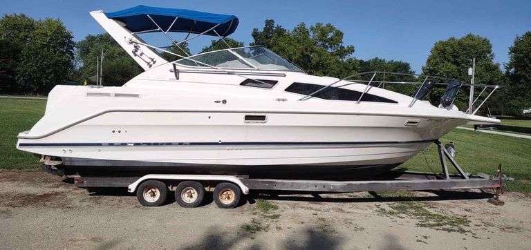 1998 Bayliner Ciera 2855, Single 454 Mercruiser. Less than 100 hours on ...