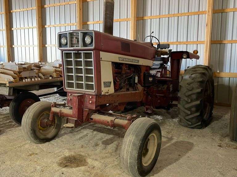 International Farmall 766 WF Tractor, diesel with 3 point hitch ...