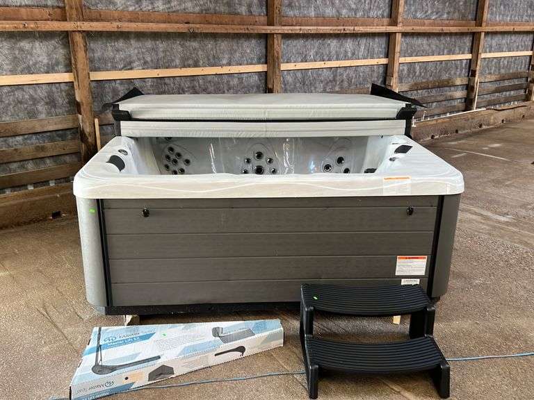 Clarity spas Seven person Hot tub, model 1570 , serial number 2125437 ...