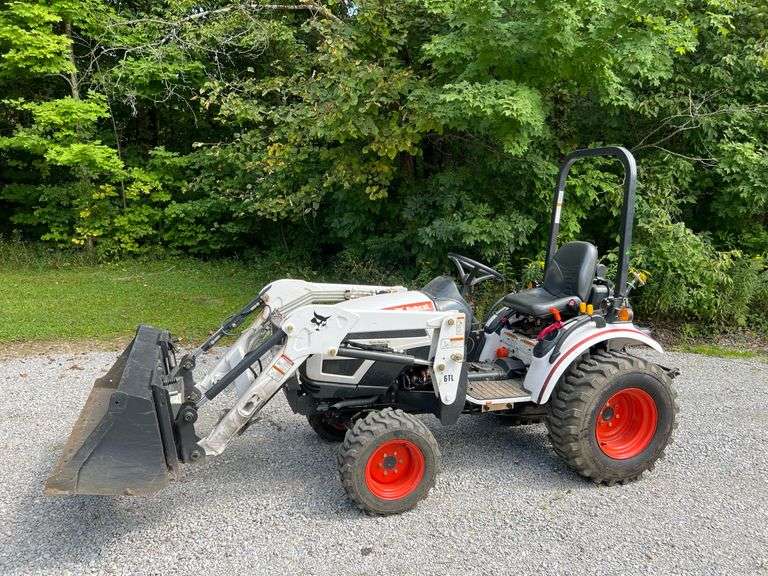 Bobcat tractor with loader , CT122 , 343 hrs , diesel ,540 PTO, Three ...