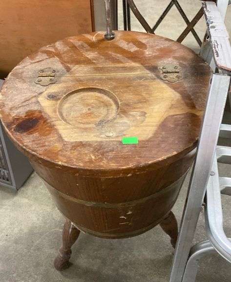 Bucket shaped side table with three legs - Metzger Property Services LLC