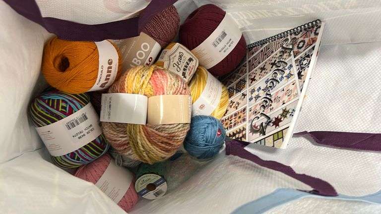Bag of assorted yarns, quilt book, tabletastic 13 - Metzger Property ...