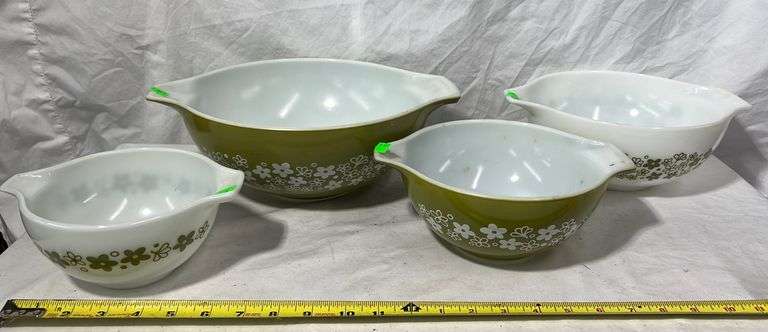Pyrex Double handle stacking mixing bowls - crazy daisy pattern, 1.5pt ...