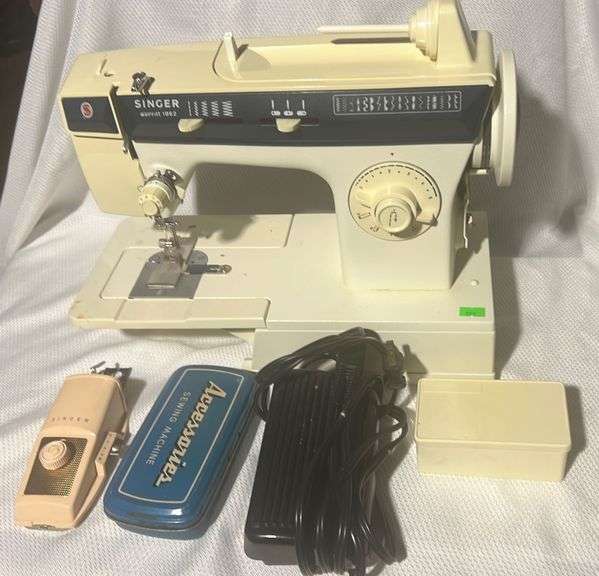 Singer Merit 1862 sewing machine with foot pedal and attachments ...