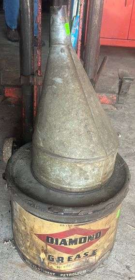 Diamond Grease 25lb capacity bucket - empty and funnel - Metzger ...