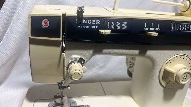 Singer Merit 1862 sewing machine with foot pedal and attachments ...