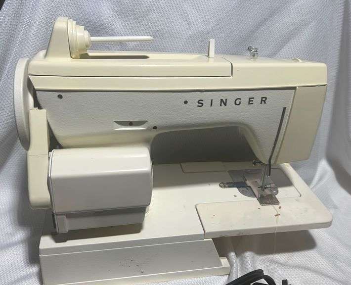 Singer Merit 1862 sewing machine with foot pedal and attachments ...