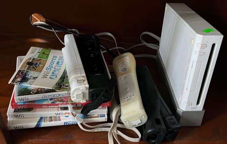 Wii console with games (Super Mario Bros., Sports Resort, Bowling ...