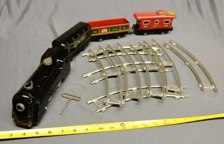 Wind up metal train set - appears to work - Metzger Property Services LLC