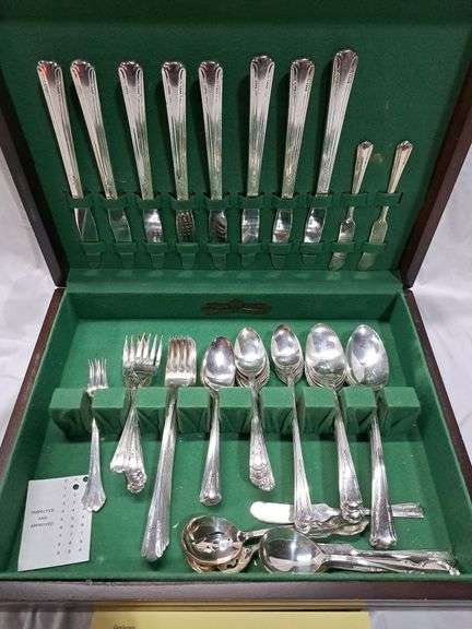 Sincerity Silver Plate Silverware Set in Wood Box - Metzger Property ...
