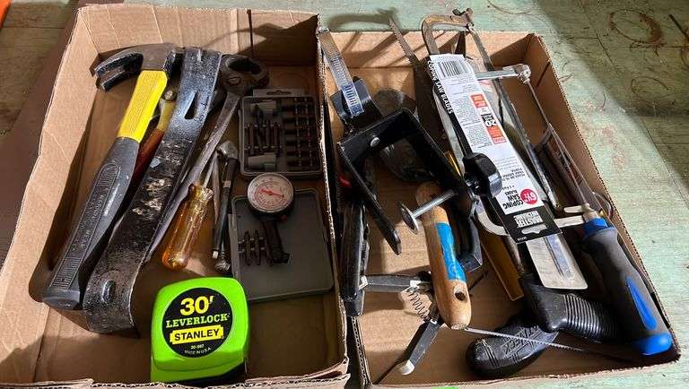 Hammer, tape measure, coping saw, saws, air gauges, Tool assortments ...