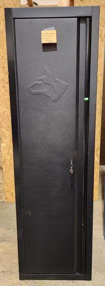 Husky locker black 19" W x 65"T x 21"D has keys has some scratches and ...