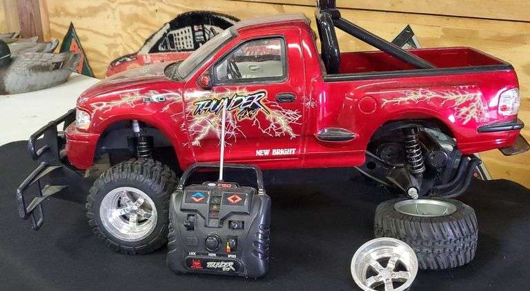 Thunder 4x4 Ford F-150 remote control BROKEN rear wheel - Metzger ...