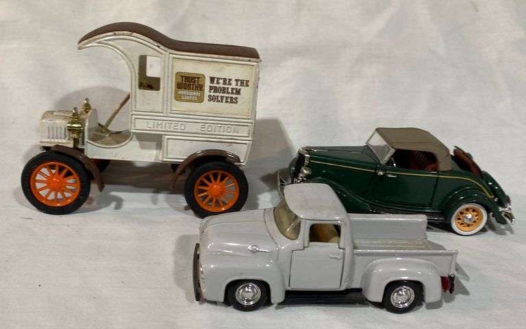 Ertl 1905 Fords first delivery car bank, 1933 Ford Deluxe Roadster car ...