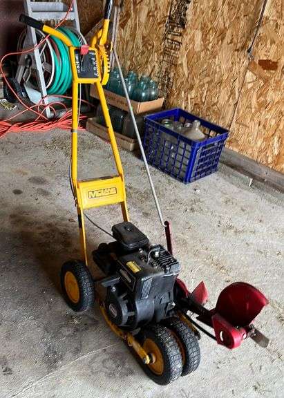 McLane gas powered edger 3hp Briggs - Metzger Property Services LLC