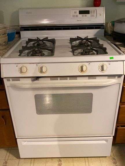 Magic Chef gas stove 30x27 - Metzger Property Services LLC