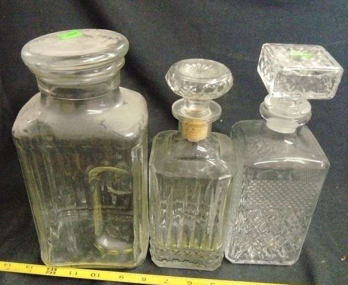 Clear glass juice container, 2 decanter bottles - Metzger Property ...