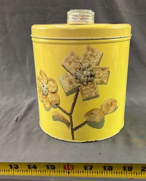Cracker tin 8x7" - Metzger Property Services LLC