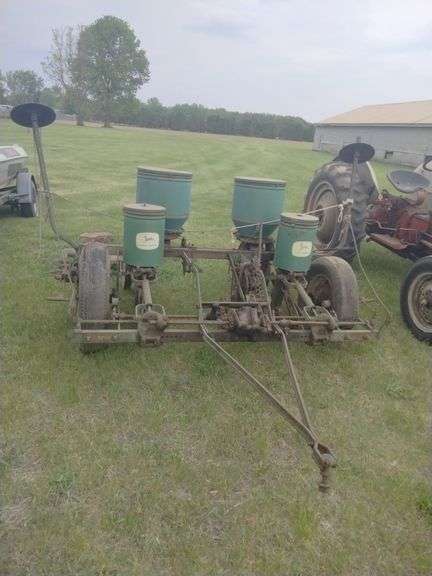 John Deere 2 row corn planter - Metzger Property Services LLC