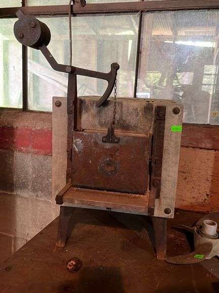 Bench top Forge front is cracked no burner 13x24x15 - Metzger Property ...