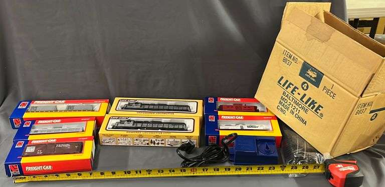 Lifelike HO RR Donnelly train set with track and transformer with ...