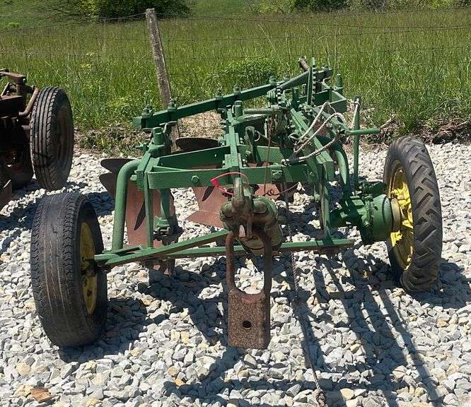 John Deere plow G 723 A - Metzger Property Services LLC