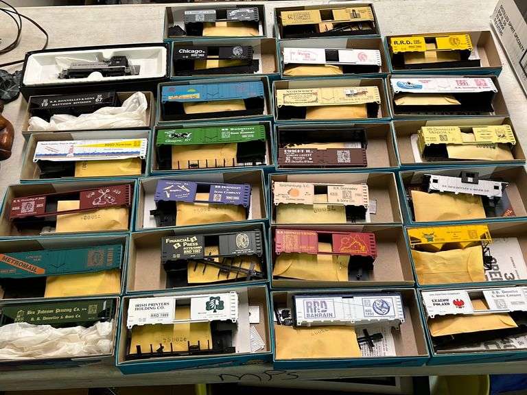 Spectrum HO gauge RR Donnelly switcher Athern HO train car assortment ...