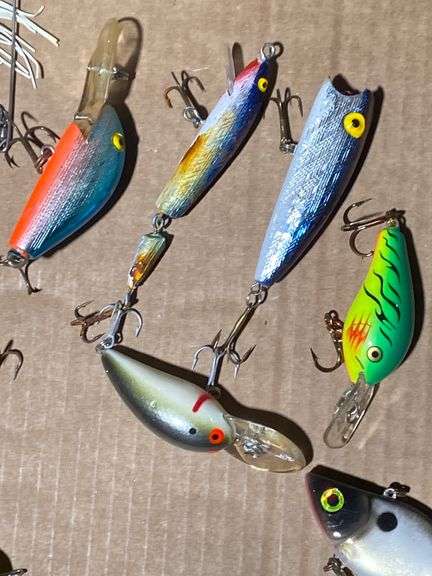 Fishing lure assortment including thinfin hot n tot, bagleys, Rebel ...