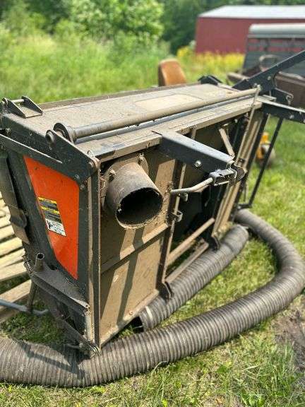 PICK UP IN WARSAW, IN - Kubota Rear Clam Shell Bagger Model GCK60H-300Z ...