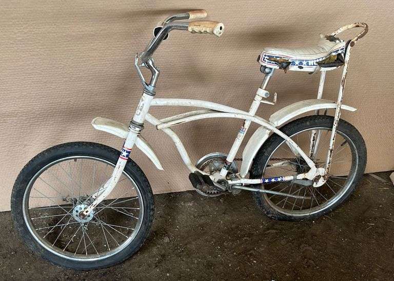 Huffy Kid's bike - worn seat, some rust - Metzger Property Services LLC