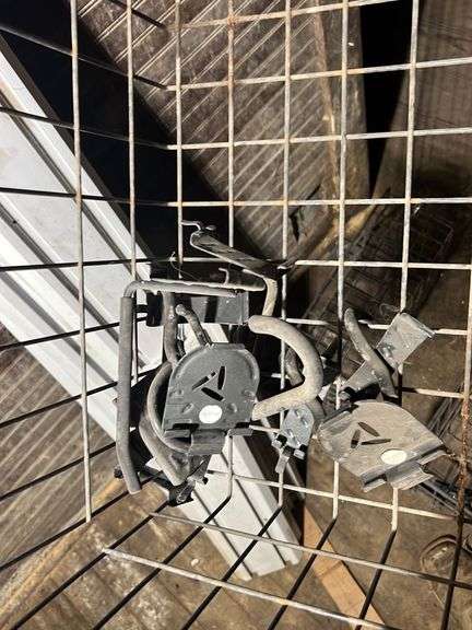 Gladiator wall track and 3 baskets, hooks, organizing system - Metzger ...