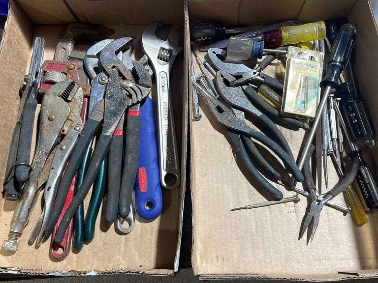 Tool assortment including wrenches, screwdrivers & pliers - Metzger ...