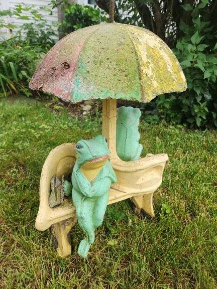 Cement Frog gossip bench small cracks on bench 24x16x14" - Metzger ...