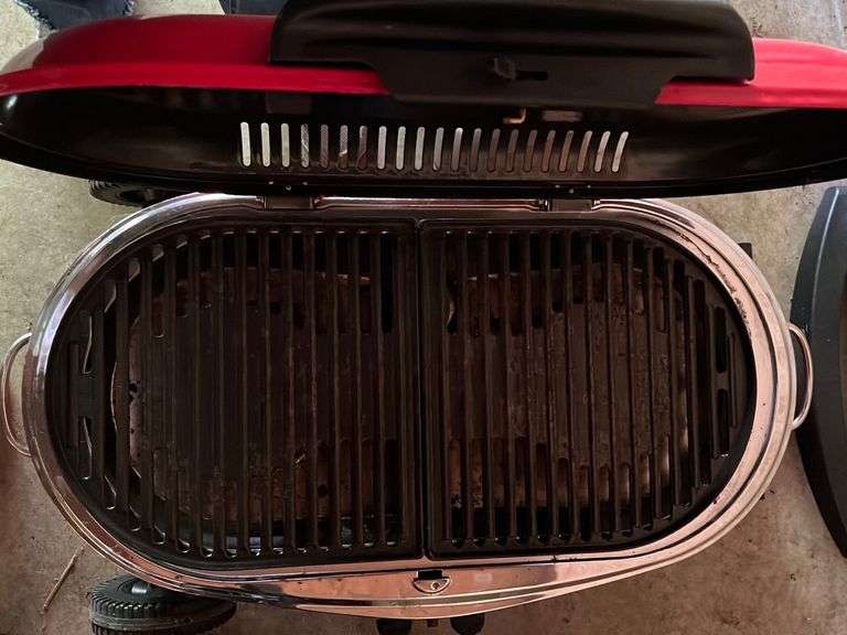 Coleman portable grill with regulator, 5 tanks Empty, 30" wide ...